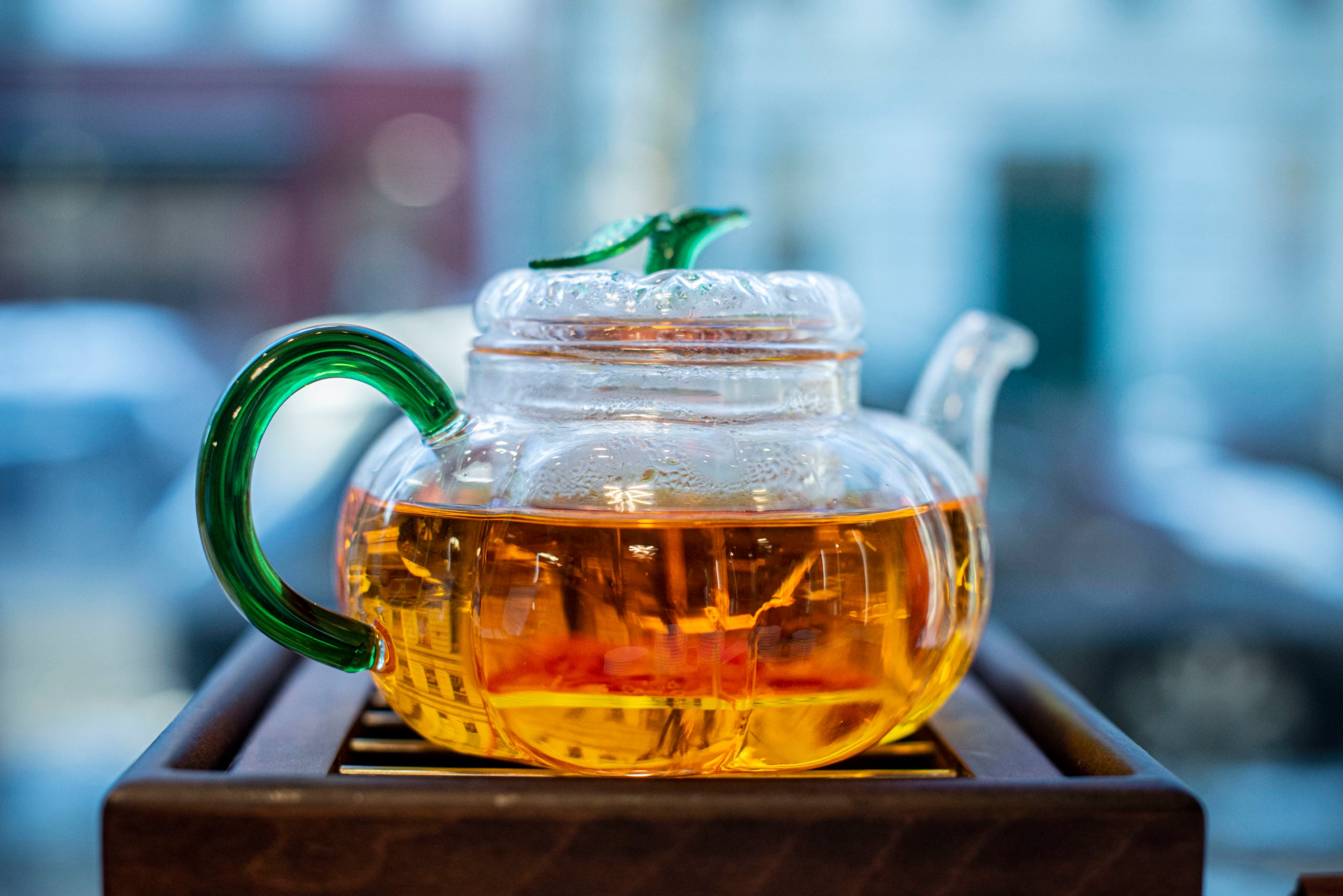 SAFRAN -TE KANNE MED STATIV – Vitalbeauty as etablert -1996